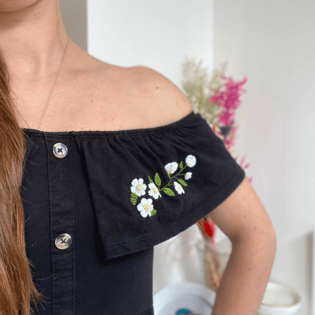 Daisy chain Stick & Sew Embroidery Stickers/Patches, Daisy embroidery ...