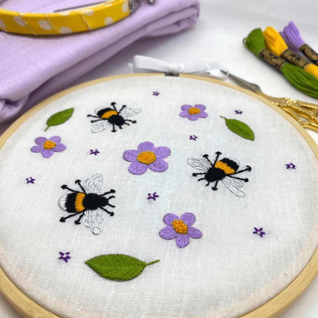 Bee and daisy Embroidery Kit, DIY embroidery, Craft gift, Hand ...